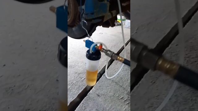 ЗАМЕНА ТОРМОЗНОЙ ЖИДКОСТИ