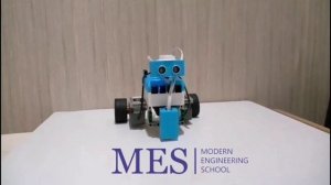 Робототехнический конструктор Hobots L воспроизводит мелодию "В лесу родилась ёлочка"