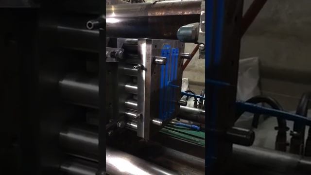 Работа пресформы для изготовления пластиковой планки для альпийского улья мфу