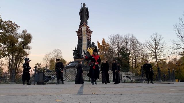 353 Выступление у памятника Екатерины
