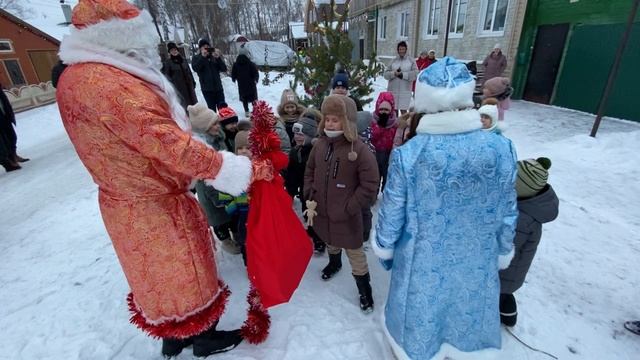 Новогодний хоровод "А у нас во дворе» 31.12.2024