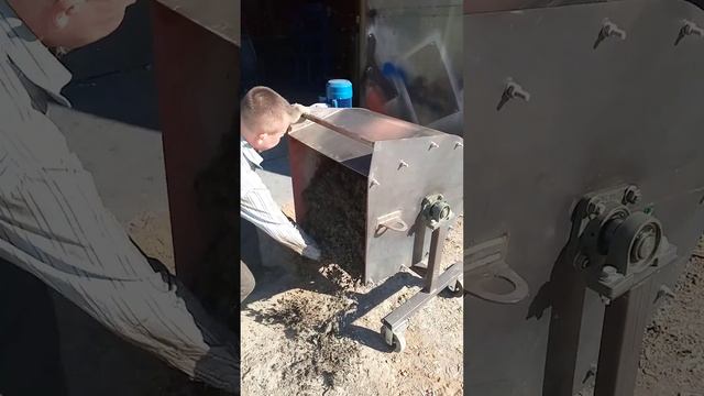 Выгрузка смесителя для арболита АСм-250 "СТРОЙ ЗАВОД"