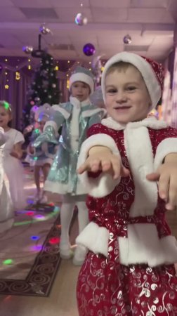 Танцы на утреннике🎉🎄🤩