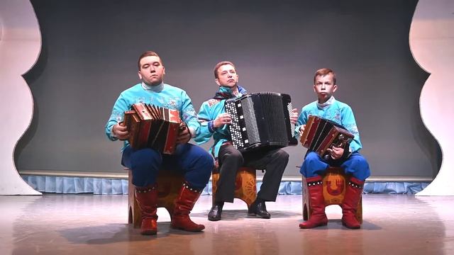 Ансамбль саратовских гармоник ＂Колокольчик＂ [mwmffUjz-xA]