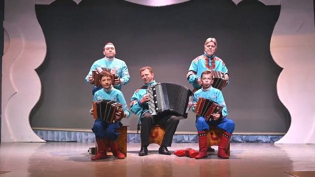 Ансамбль саратовских гармоник ＂Колокольчик＂ [poTTP5kRDGc]