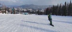 В свиче да по полюшку.