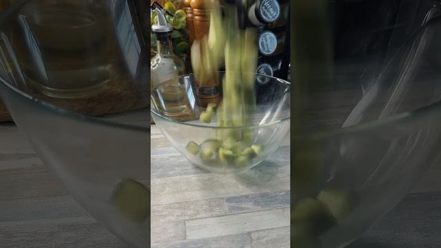 Ну очень вкусный салат с авокадо заправкой. #рецепт #рецепты #пп #салат