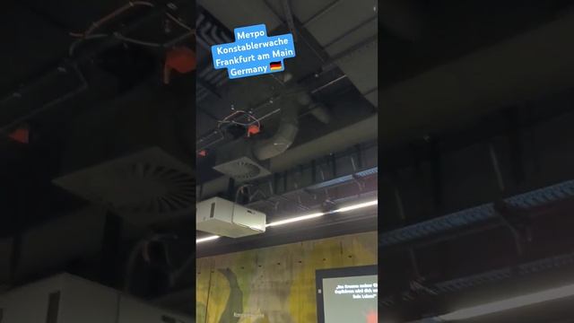 Метро в городе франкфурт-на-майне Германия. Малевич и Пикассо нервно курят в сторонке