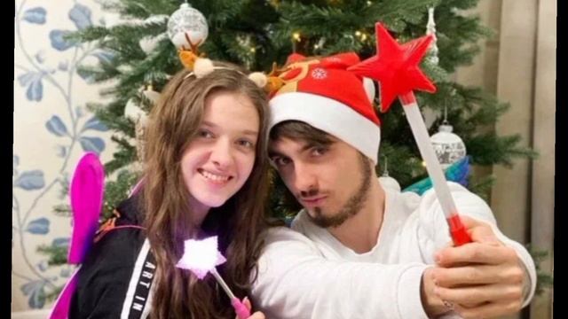песня 10МИЛЛИОНОВ ЭДИСОН И КАТЯ.
НАДЕЮСЬ ВИДЕО НОРМАЛЬНОЕ И ПОСТАВЬ ЛАЙК И ПОДПИШИСЬ ✨