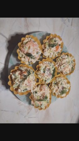 Тарталетки с красной рыбой, огурцом и сыром. Пошаговый рецепт приготовления