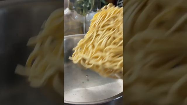Захотелось съесть доширак, а в магазин идти лень. Лапша с морепродуктами  #рецепт #рецепты