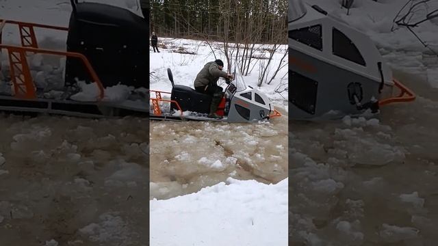 Выезжаем на снегоходе  из болотины. Часть 2 #shots