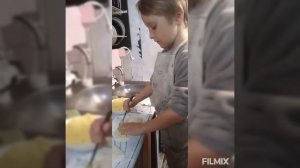 Стас балует нас пирожками с картошкой