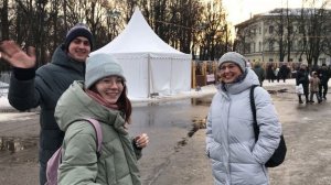 После НГ люди гуляют по парку В.Новгорода. Вышли и мы.