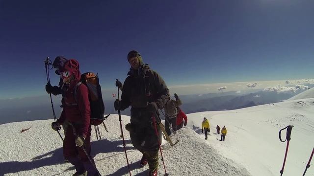 НА ВЕРШИНЕ 5642М.