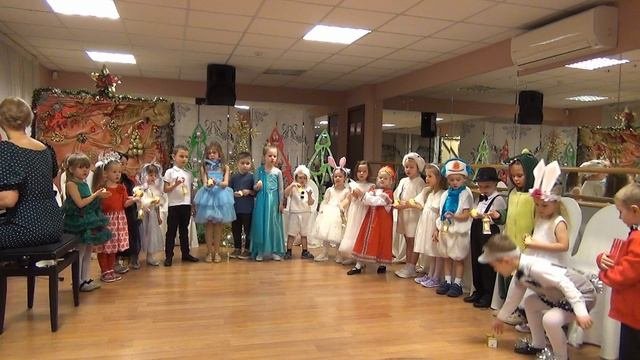 Малыши из "Даниан" и "История этнической музыки" с песней "Рождество"