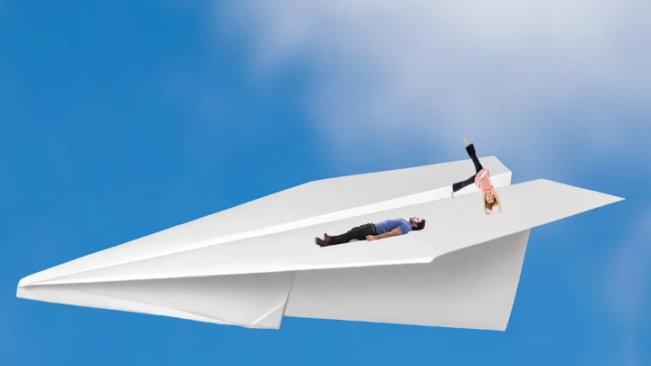 .mp4 делаем с Алисой гигантский самолётик из бумаги