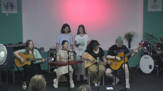Группа православных туристов (Москва, Псков, Екатеринбург) в "Музее любимой улицы" (город Орёл)