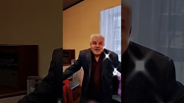 Что делают тамада и певец в ожидании гостей.mp4