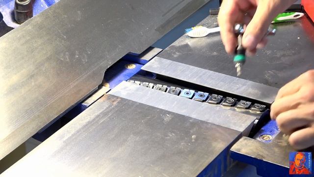 Замена ножей на много-ножевом валу фуганка. В Инженерии Шейперной фрезе, в простонародье - Кукурузе