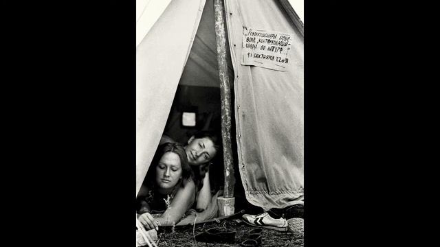 Валентин Кожевников исполняет песню на стихи Геннадия Шпаликова