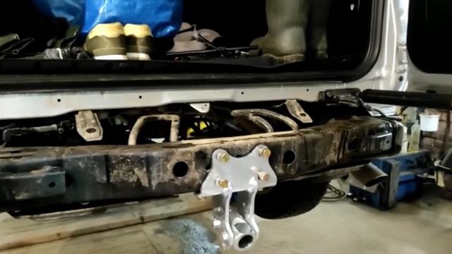 Установка быстросъёмного фаркопа Galia в Твери на Toyota Land Cruiser Prado 150 с подключением
