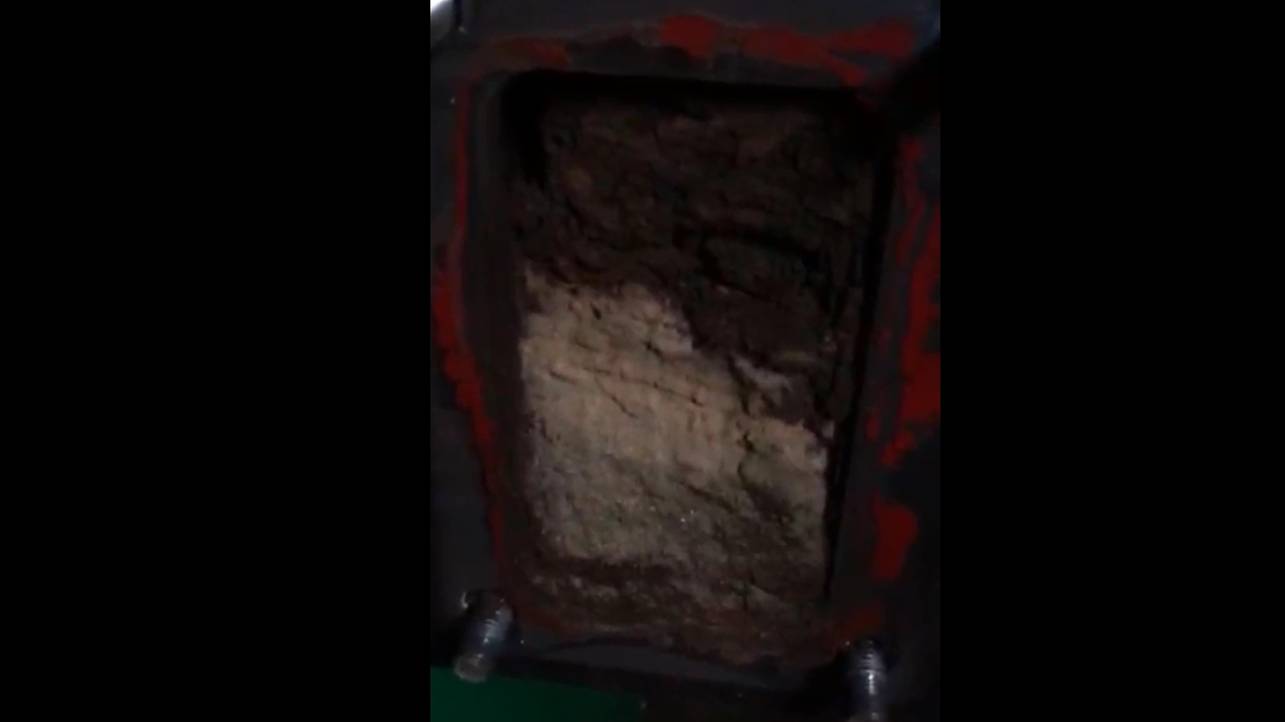Боров сзади котла забит  - нужно чистить.