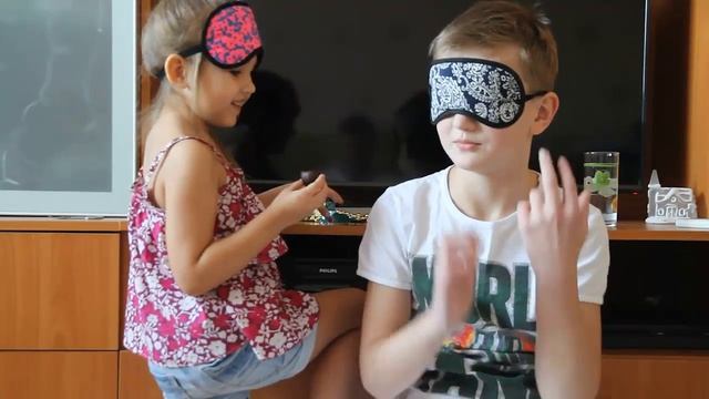 ЧЕЛЛЕНДЖ УГАДАЙ КОНФЕТУ! РУССКИЕ КОНФЕТЫ ПРОТИВ АМЕРИКАНСКИХ!