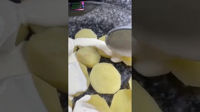 Humm Começando o ano novo com Lasanha de Batata, sensacional muito gostoso vc tem que provar #short