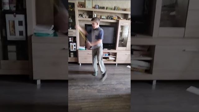 вот Что делает мой друг пока я его не позову гулять