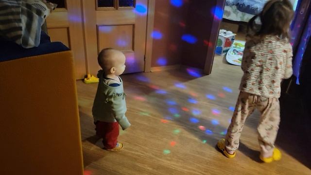 Милада и Злата веселятся