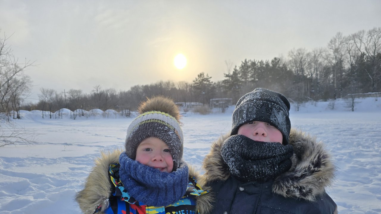 "Тимур и снегокат: путь к вершине!"
