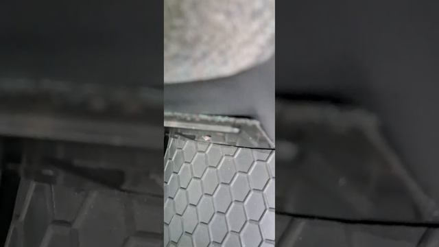 Опция дилера Toyota. Подстаканники за место задней пепельницы. Часть 4. Установка в машине.