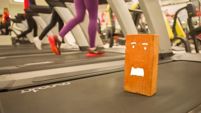 Реклама строительной компании Арбан. Фитнес центр и бассейн.