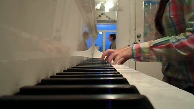 Играет Ксения Соколовская