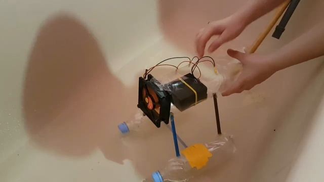 Лодка с моторчиком