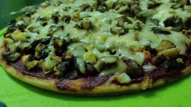 Кето пицца с лесными грибами