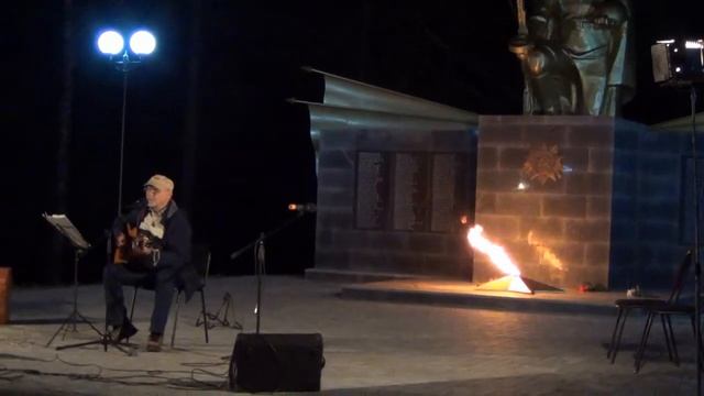 А  Федоров -Девочка читала военные стихи