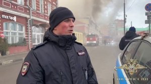 Сотрудники ППС полиции эвакуировали из горящего военного госпиталя более 50 человек