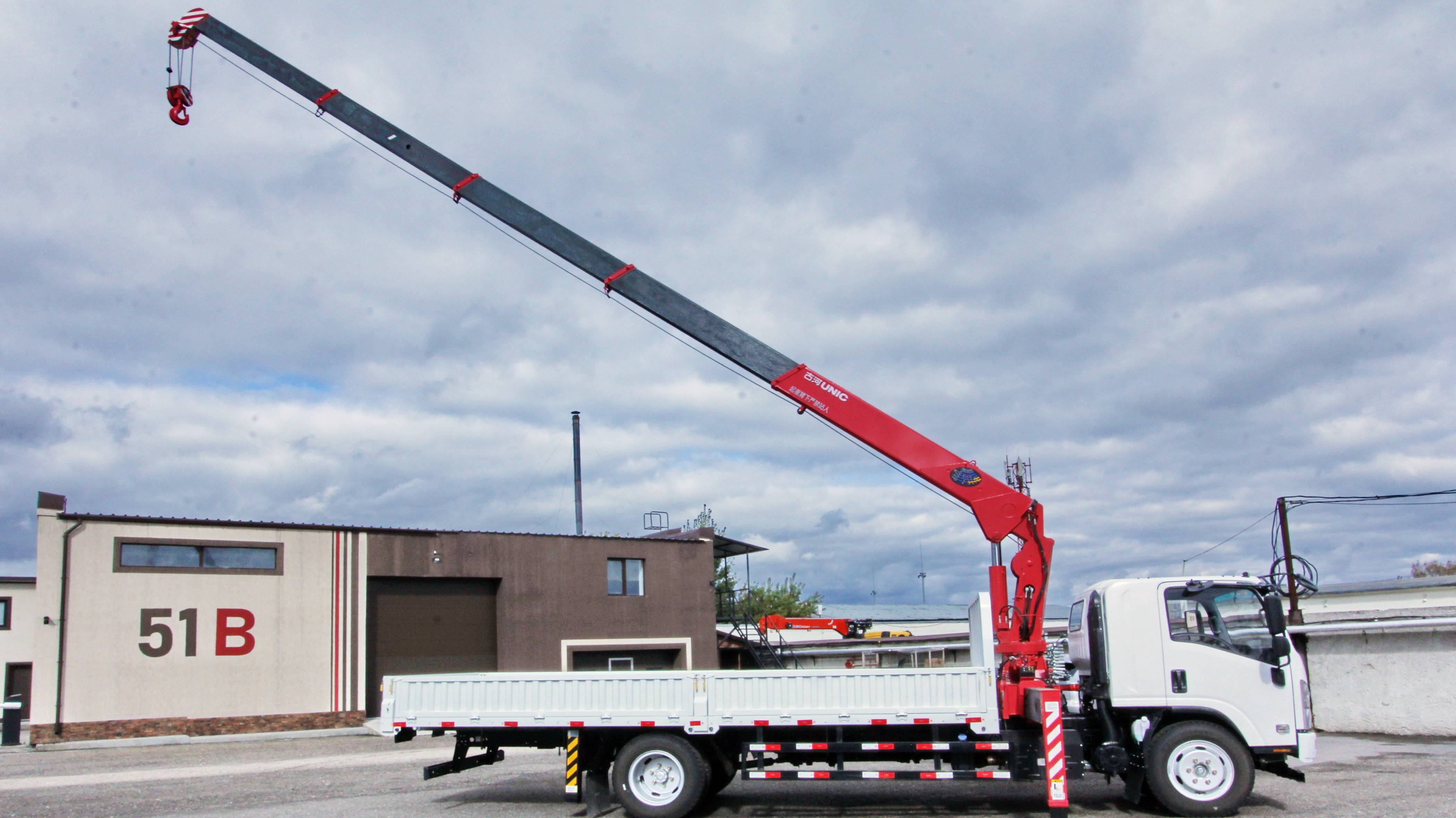 Грузовой ISUZU с кран - манипуляторной установкой UNIC URV505 5 тн. 15,5 метров