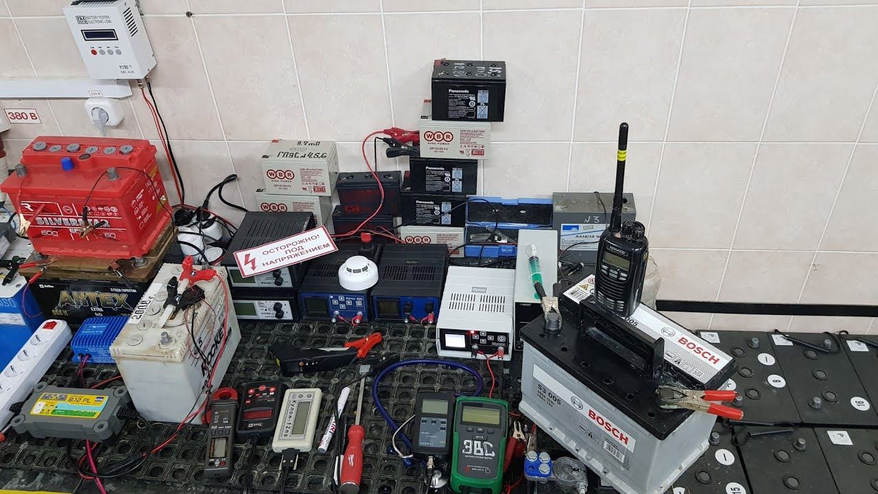 КУЛОН 825 + два АКБ  BOSCH  56 Ач. Долив воды.  Заряд. КТЦ  до 10,5 Вольт