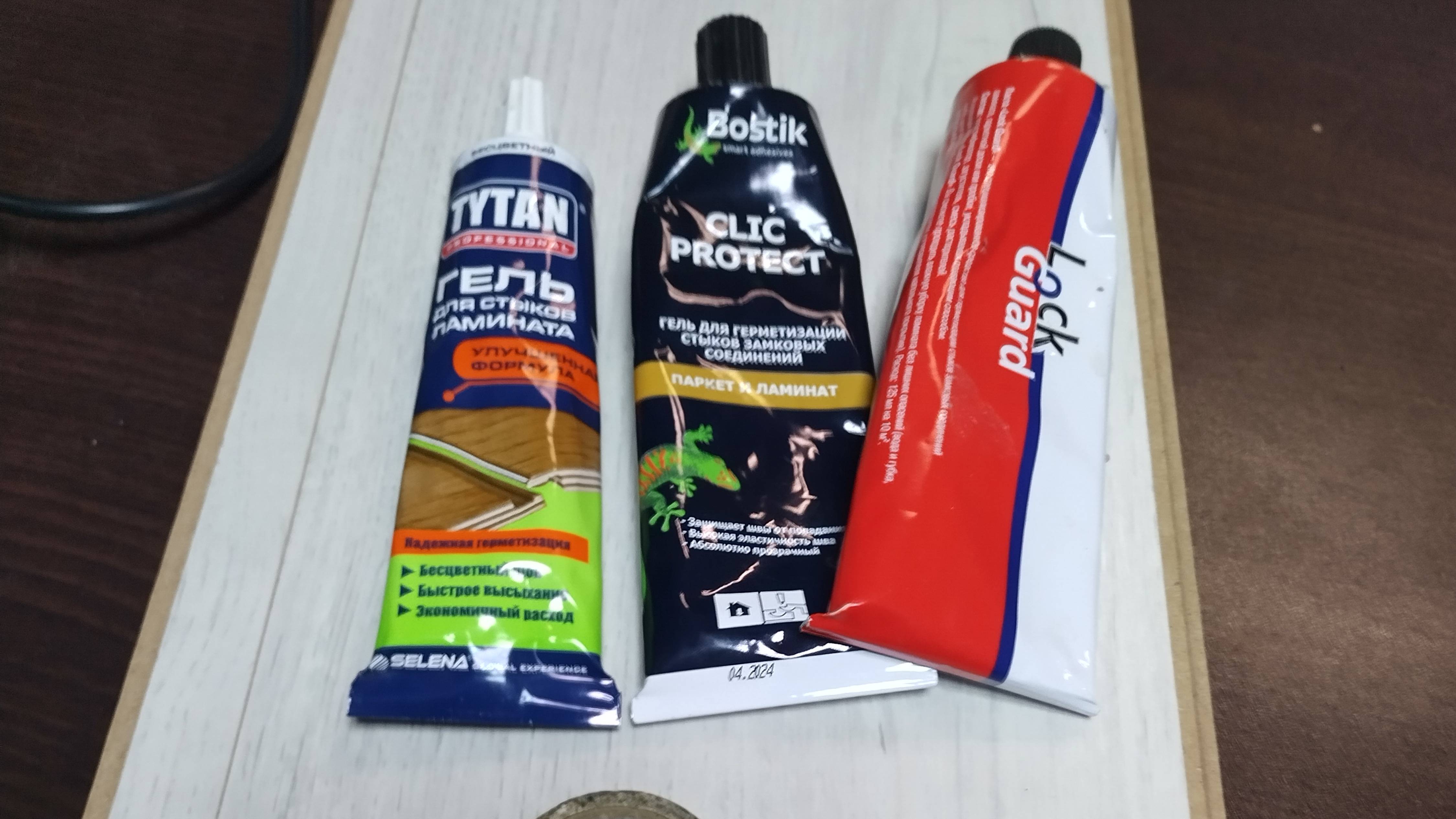 Удаление излишков шовного герметика с декоративной поверхности покрытия