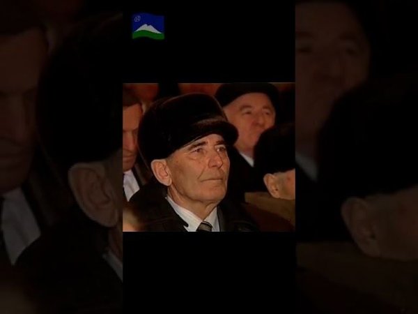 Карачайны керти бегилген байрагъы (официальный карачаевский флаг)