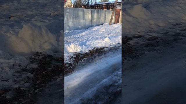 На земле проталины.