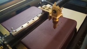 гравировка по изделию из натуральной кожи