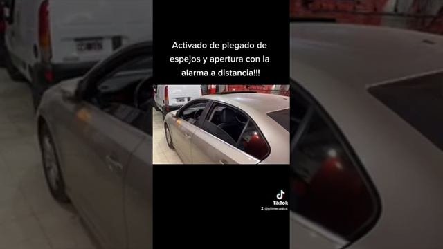 Activado de plegado de espejos con el mando a distancia.
