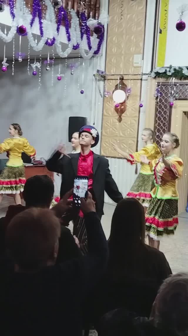 8 девок, один я..... НТК "Калина"