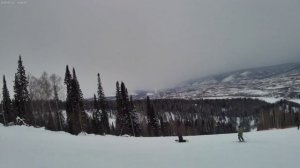 Спуск на горных лыжах