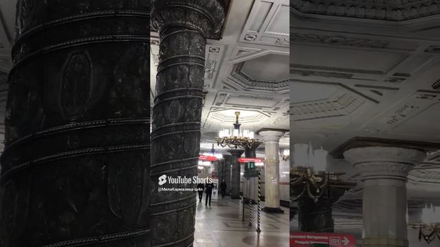Санкт-Петербург. 01.01.2025. Станция метро «Автово», платформа посадки на поезда. Фрагмент 2
