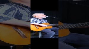 Поёт Роман Ицков. Песня - "Коники"